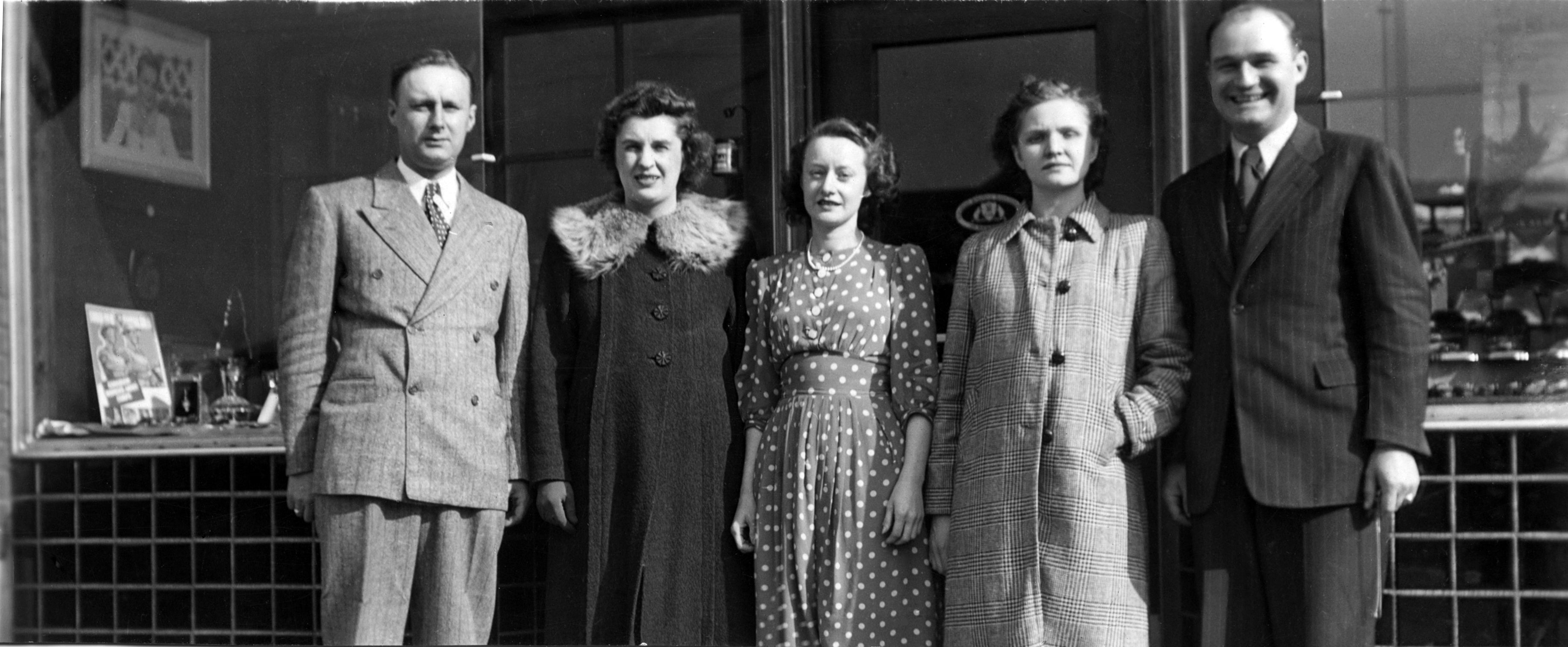 Grayson Family Outside Grayson Jewellers | Southwestern Ontario Digital ...